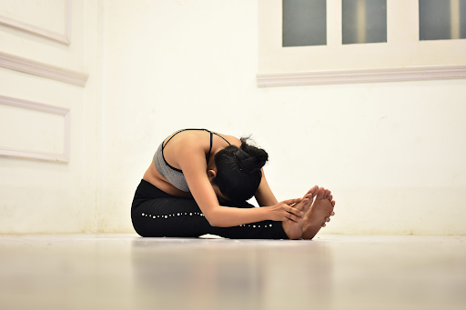 The Digital Detox Sequence: 3 Poses to Counteract Screen Time - JAPAN TIMES NEWS